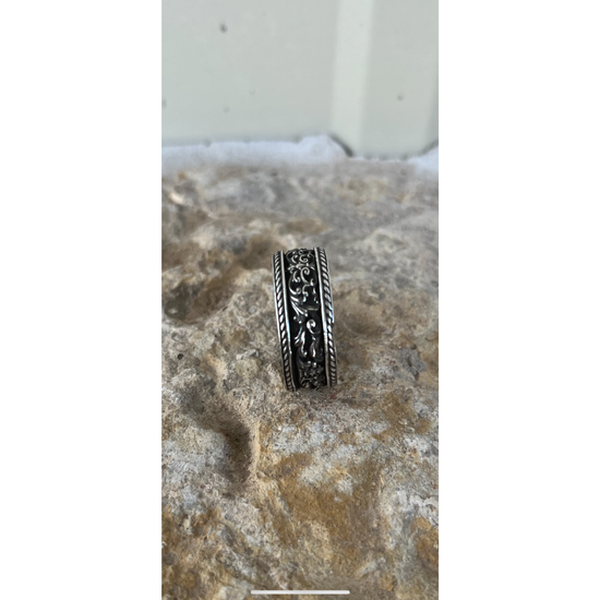 Edward Ring – Rockin Out Silver